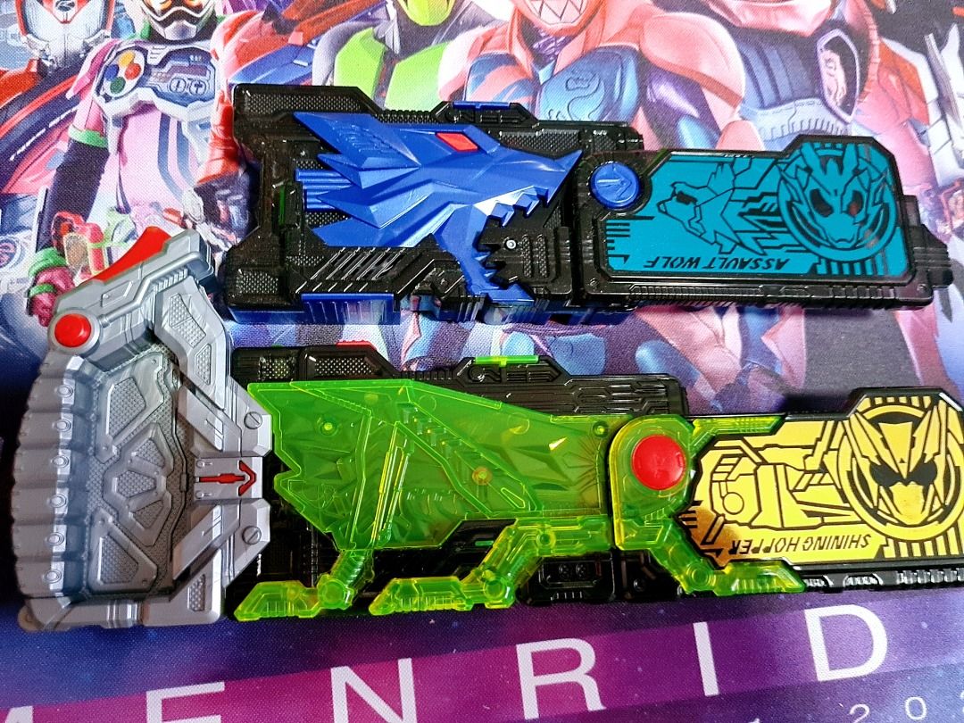Kamen Rider Zero-One - DX Shining Hopper & Assault Wolf Progrise Key w ...