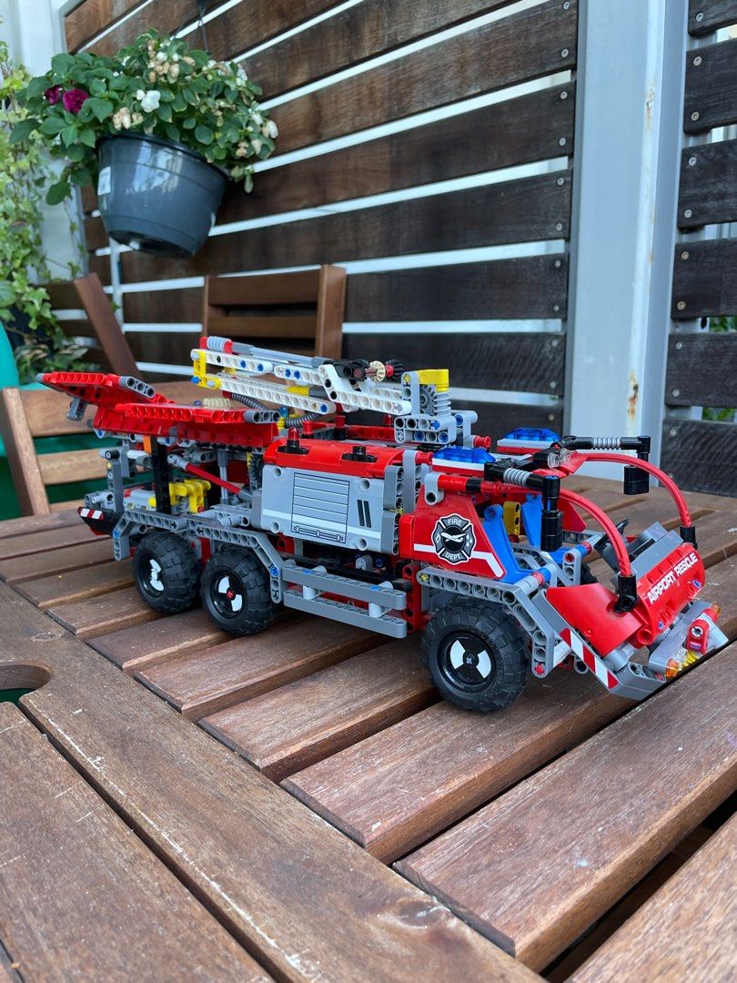 Lego Technic Airport Rescue Vehicle 42068, Hobbies & Toys, Toys & Games ...