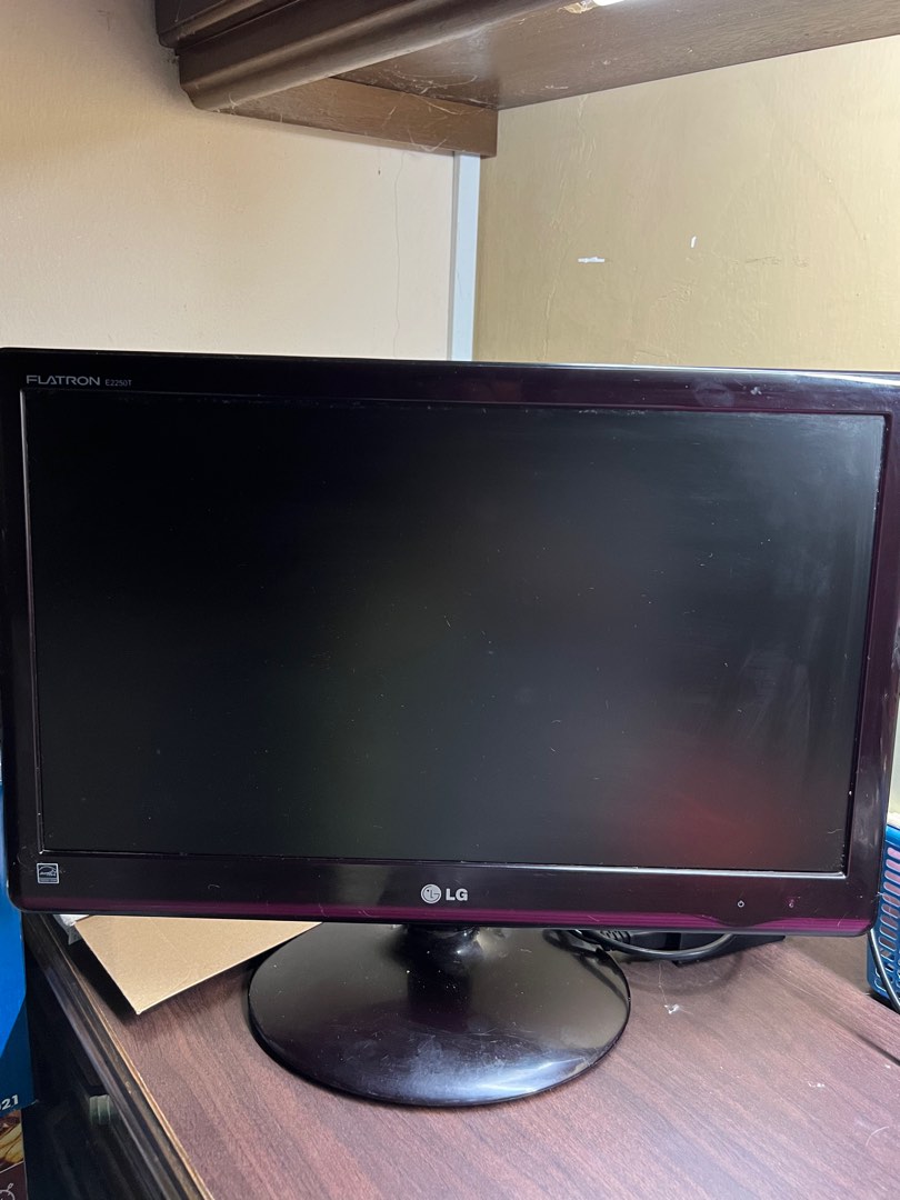 LG Flatron E52250T, Computers & Tech, Desktops on Carousell