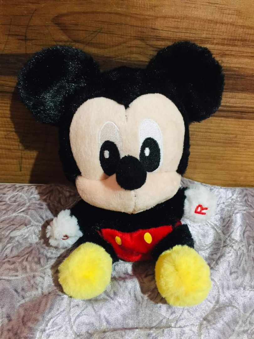 MICKEY MOUSE may pocket s base no etiketa, Hobbies & Toys, Memorabilia ...
