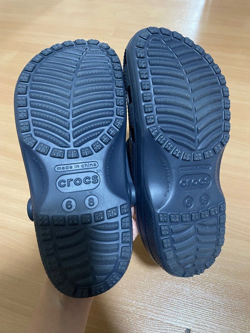navy blue crocs (original), Women's Fashion, Footwear, Sandals on Carousell