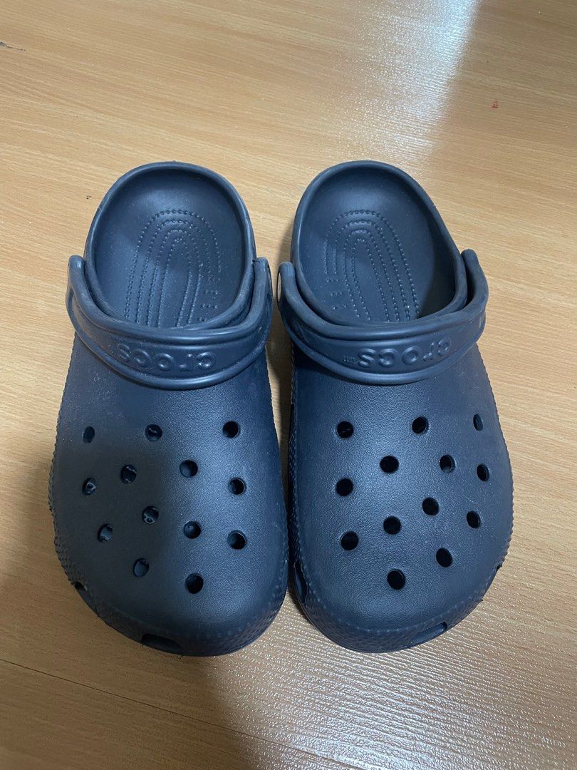 navy blue crocs (original), Women's Fashion, Footwear, Sandals on Carousell