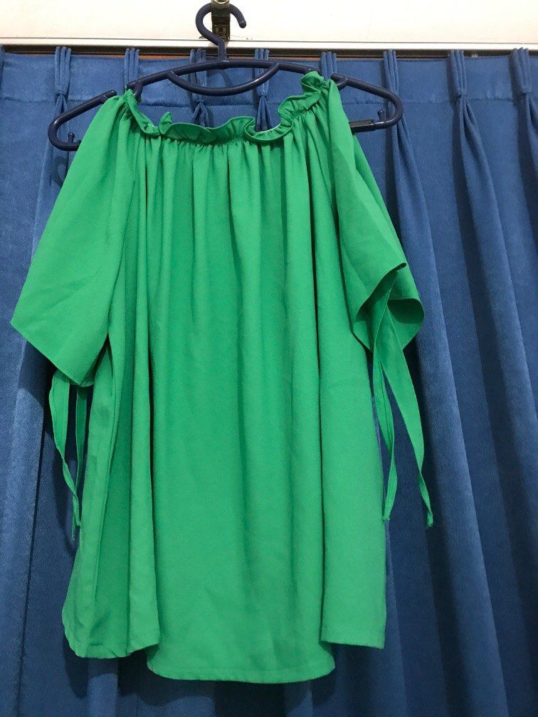 Nyla green, Fesyen Wanita, Pakaian Wanita, Atasan di Carousell