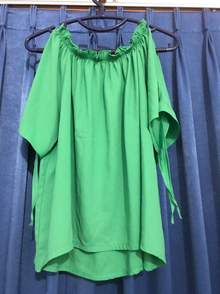 Nyla green, Fesyen Wanita, Pakaian Wanita, Atasan di Carousell