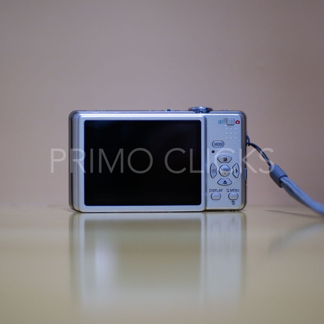 Panasonic Lumix DMC-FS7 Digital Camera (with film grain effect ...