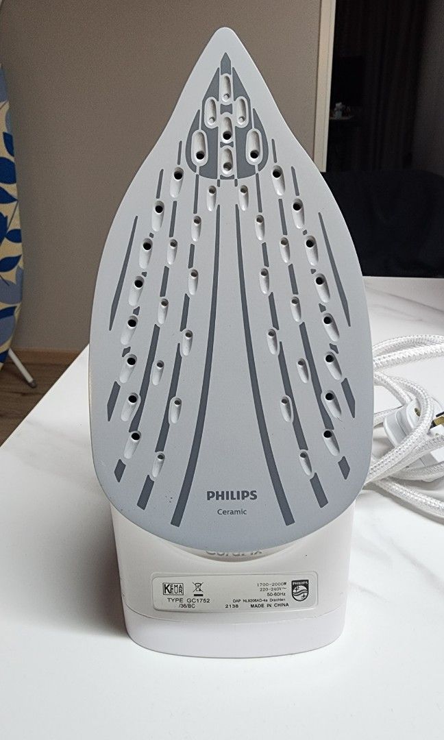 Philips EasySpeed Steam Iron GC1752/36 with ironing board, TV & Home ...