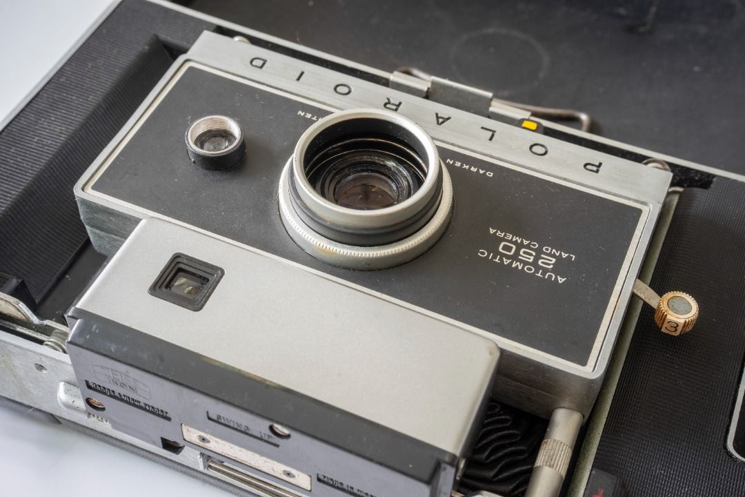 Polaroid Automatic 250 Land Camera, Photography, Lens & Kits on Carousell