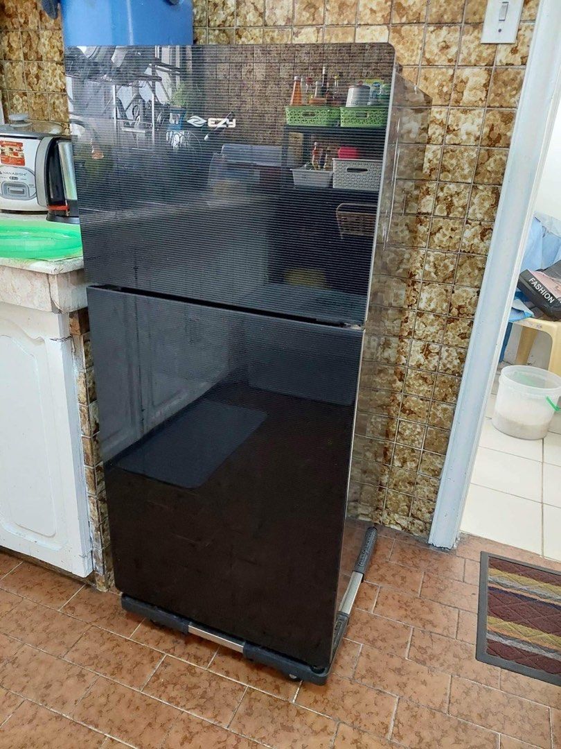 Preloved Ezy Ref, Furniture & Home Living, Kitchenware & Tableware ...