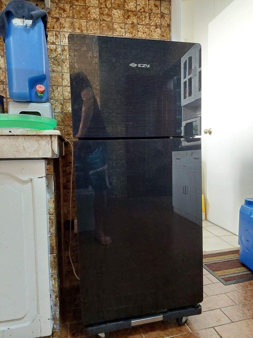 Preloved Ezy Ref, Furniture & Home Living, Kitchenware & Tableware ...