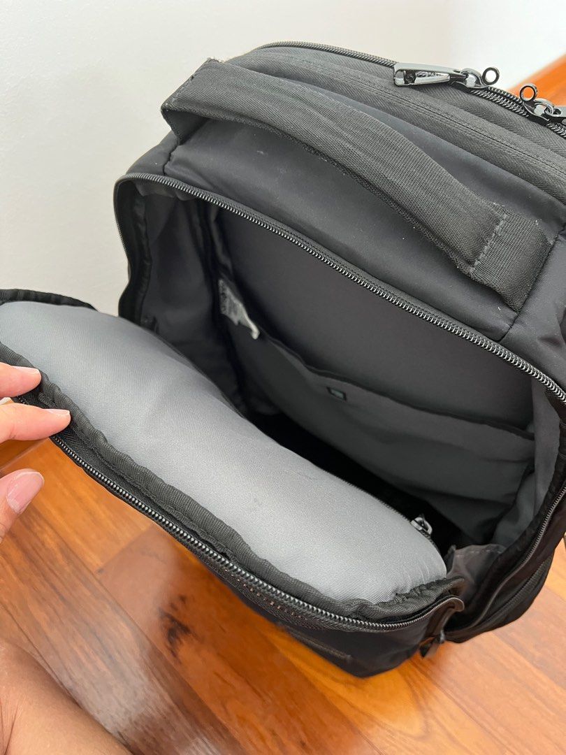 Samsonite Backpack with many compartments and expandable, Men's Fashion ...