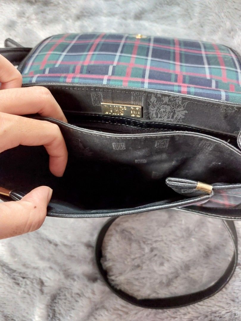 Tas Sling bag kulit DAKS LONDON preloved, Fesyen Wanita, Tas & Dompet di Carousell