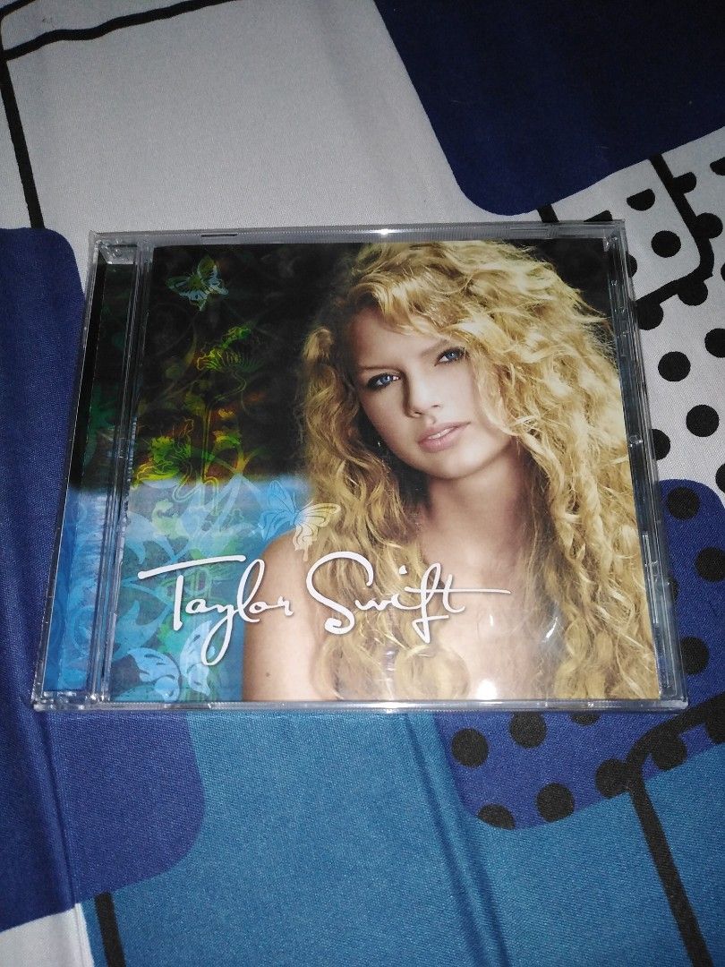 TAYLOR SWIFT - DEBUT ALBUM, Hobbies & Toys, Music & Media, CDs & DVDs ...