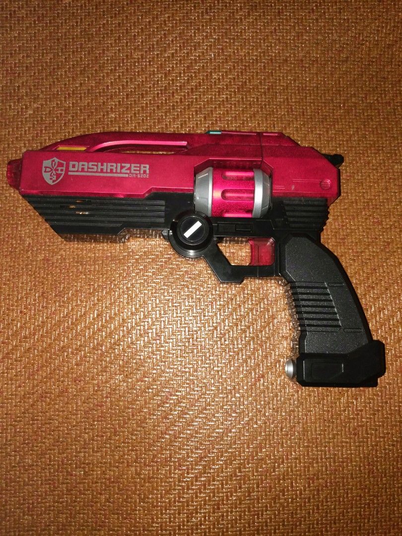 Ultraman Max Cylinder Loaded Gun Dash Risers, 興趣及遊戲, 玩具 & 遊戲類 - Carousell