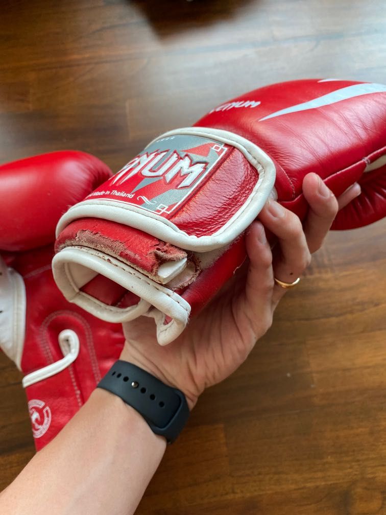 Venum Giant Boxing Gloves 14oz, Sports Equipment, Other Sports ...