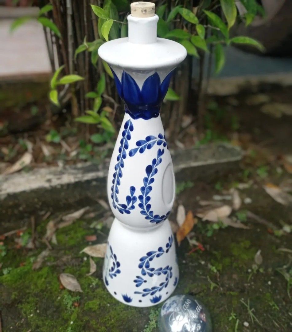 Botol antik, Antik, Pajangan di Carousell