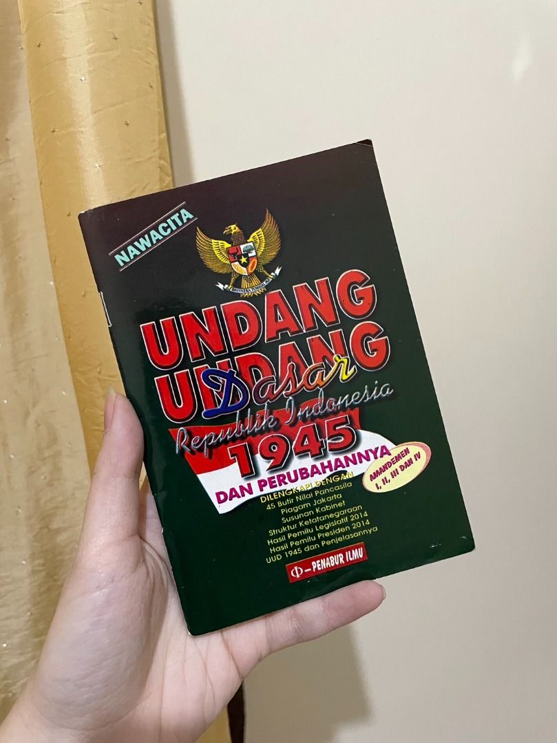 BUKU UUD 1945 DAN PERUBAHANNYA (AMANDEMEN LENGKAP), Buku & Alat Tulis ...