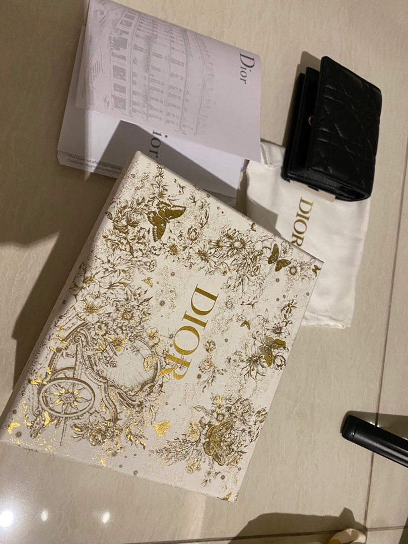 Dior wallet, Women's Fashion, Bags & Wallets, Wallets & Card Holders on ...