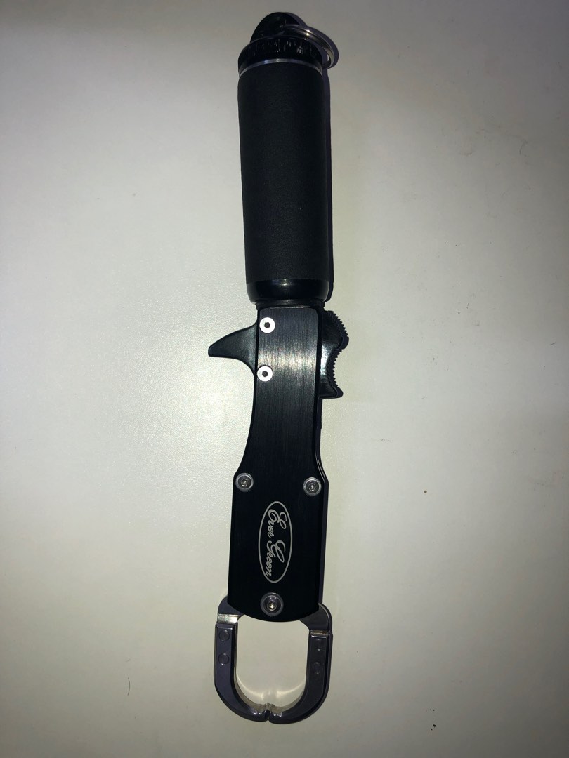 Evergreen Grip EX fish grip, Sports Equipment, Fishing on Carousell