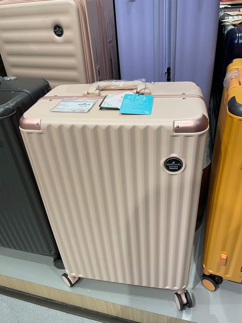 26吋 Hallmark行李箱 gip suitcase, 興趣及遊戲, 旅行, 旅遊 - 旅行必需品及用品 - Carousell