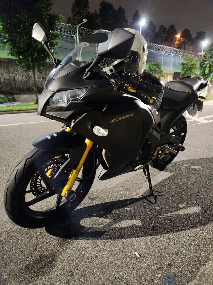 Honda CBR150R V2 Sports Bike (COE 21 Aug 2023, Renewable), Motorcycles ...
