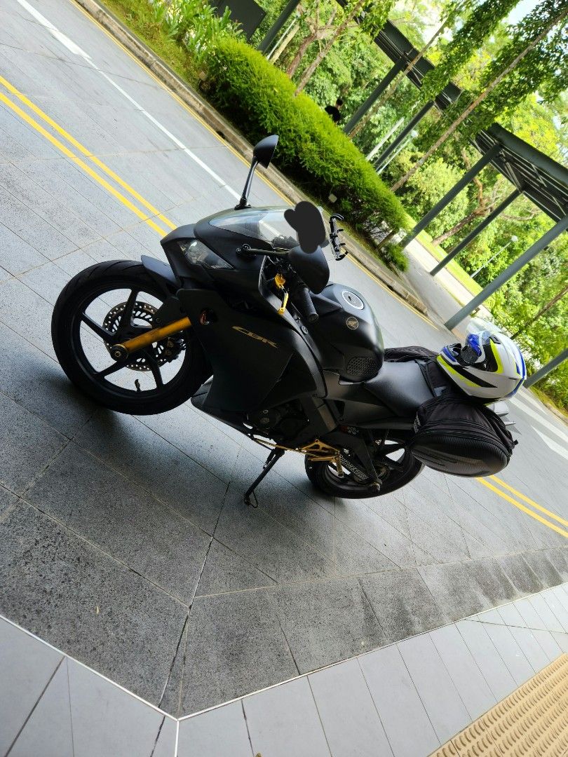 Honda CBR150R V2 Sports Bike (COE 21 Aug 2023, Renewable), Motorcycles ...
