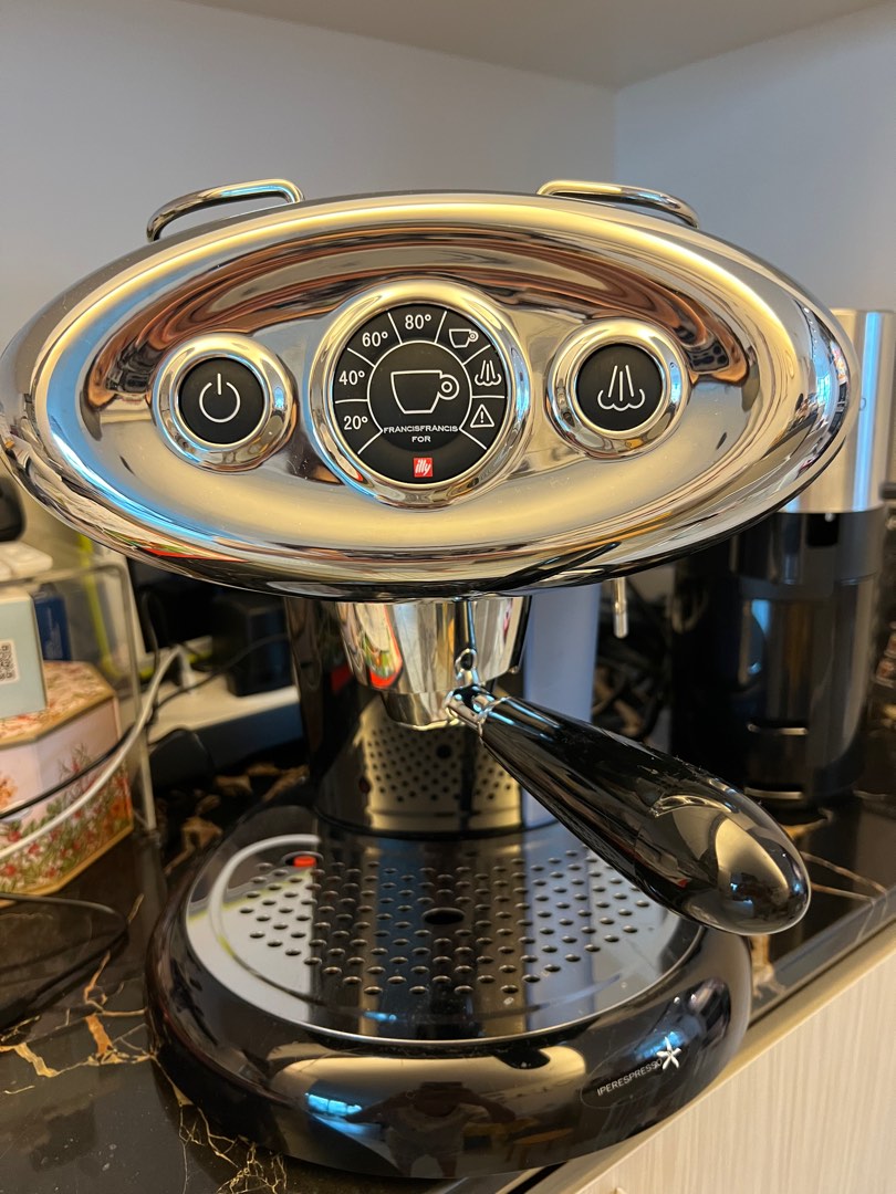 Illy coffee machine 咖啡機, 家庭電器, 廚房電器, 咖啡機及咖啡壺 - Carousell