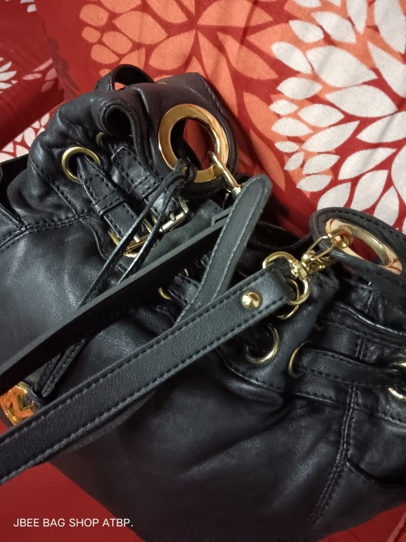 Michael Kors (MK) Bucket Sling/Shoulder Bag, Women's Fashion, Bags ...