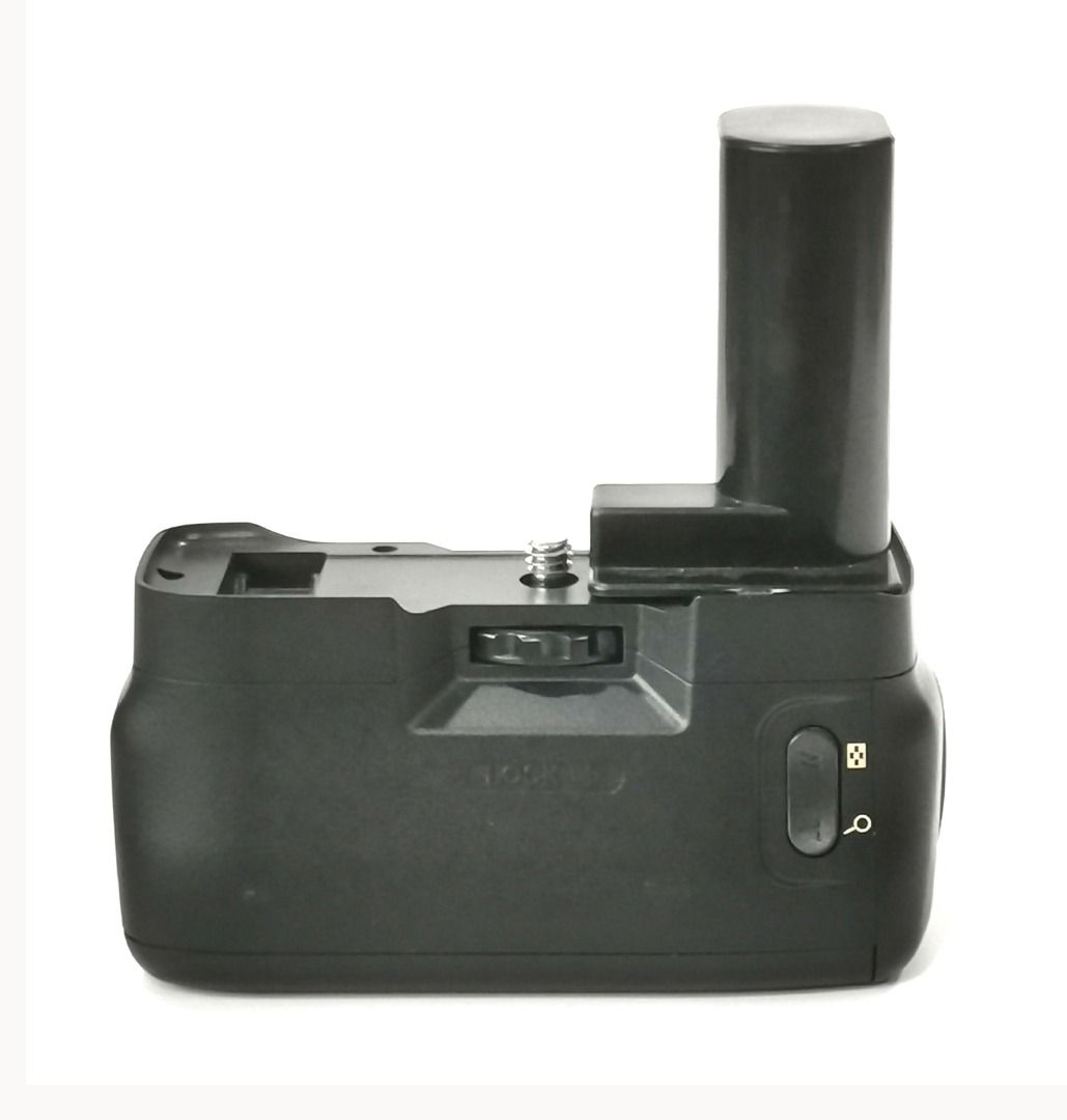 Nikon MB-E5000 Battery Holder Vertical Grip for Coolpix 5000 ...