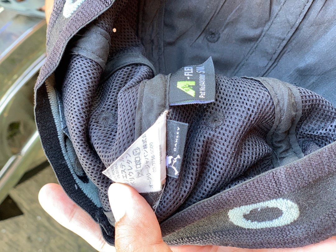 Oakley close caps, Men's Fashion, Watches & Accessories, Caps & Hats on ...