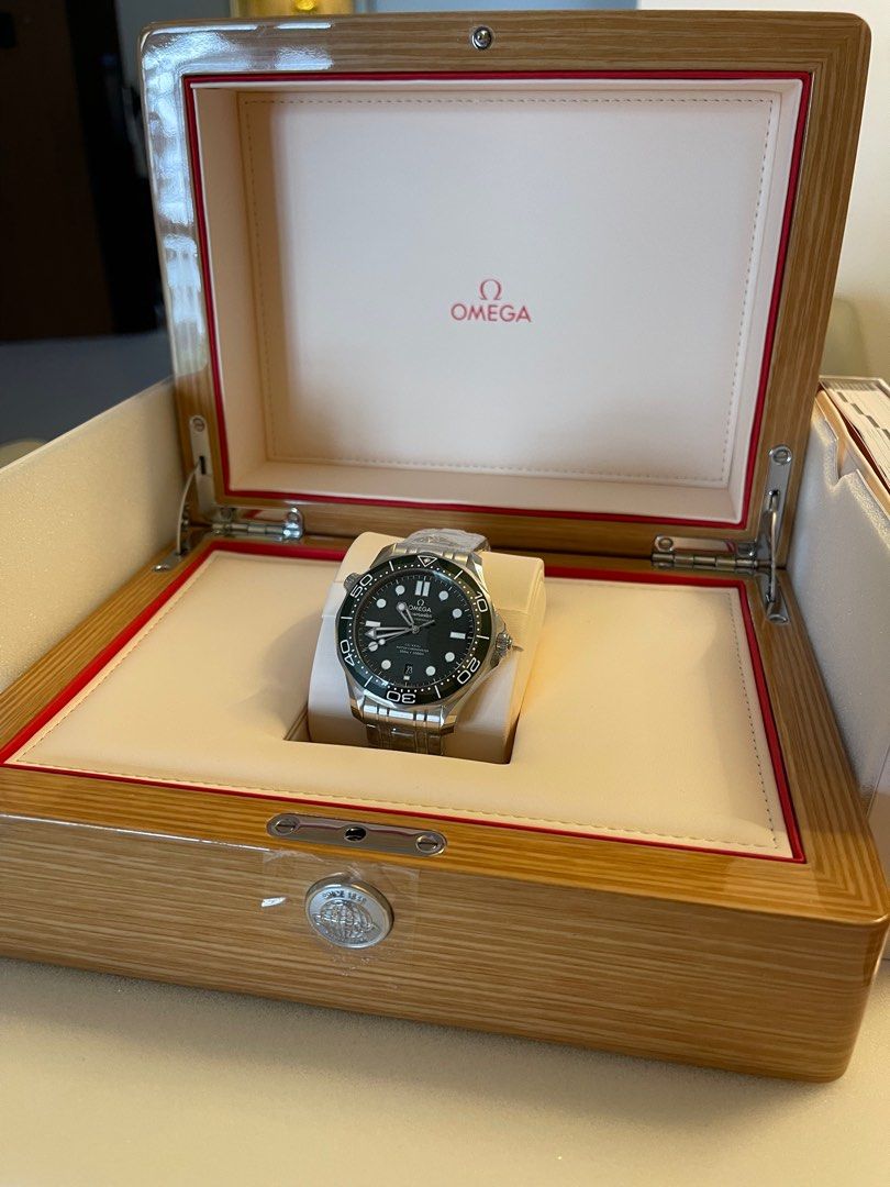 Omega SMP300 Green, Luxury, Watches on Carousell