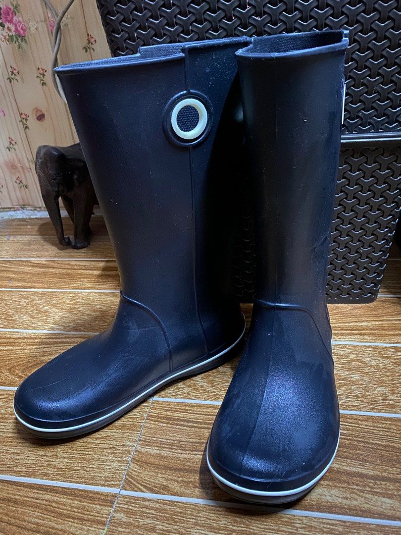 Original crocs rain boots, Women's Fashion, Footwear, Boots on Carousell