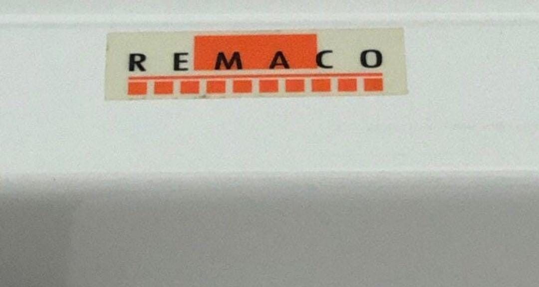 Remaco 7ft 8ft Manual Projector Screen for sale @ $60 each, TV & Home ...