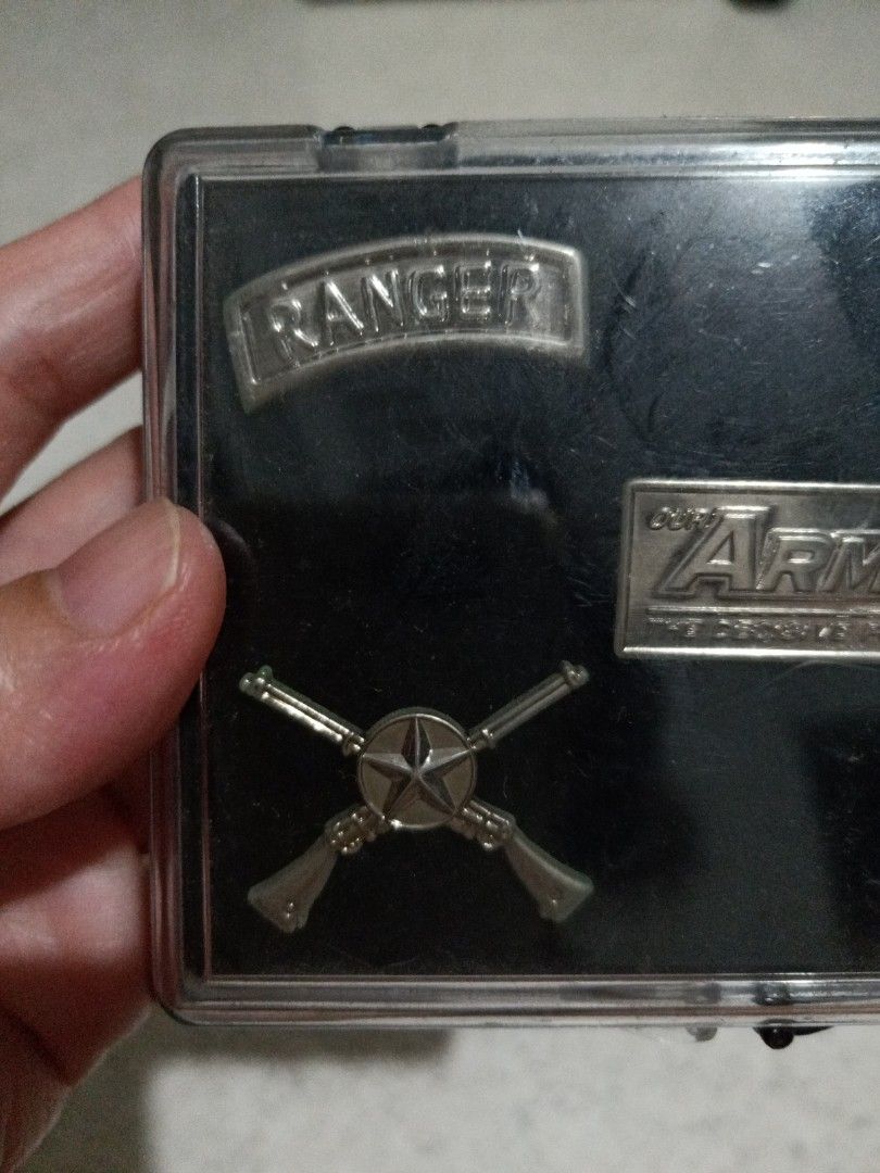 SAF collectible badges and pins set army ranger parachutist combat ...