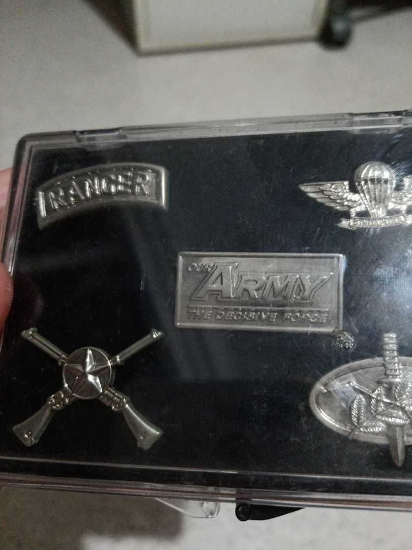 SAF collectible badges and pins set army ranger parachutist combat ...