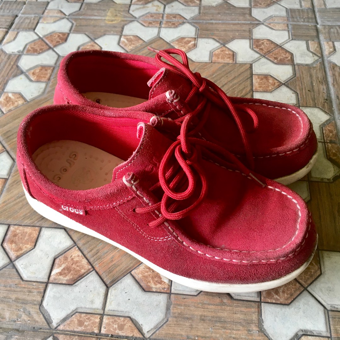 Sepatu Crocs, Fesyen Wanita, Sepatu di Carousell