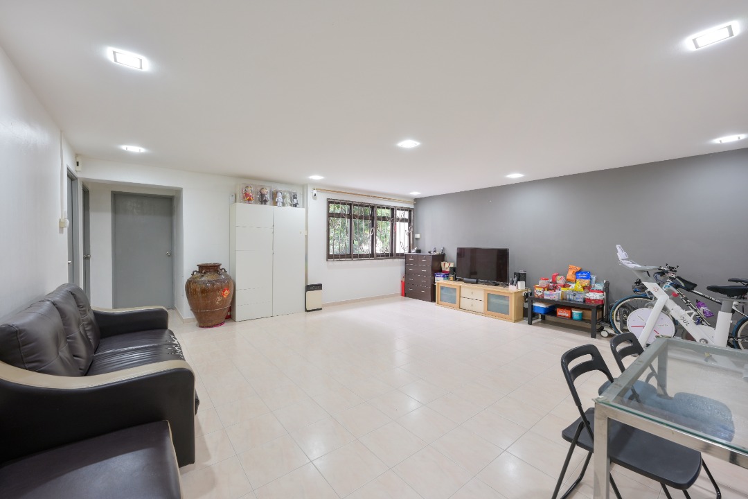 Serious Sellers - spacious 5rm flat just beside Compassvale primary ...