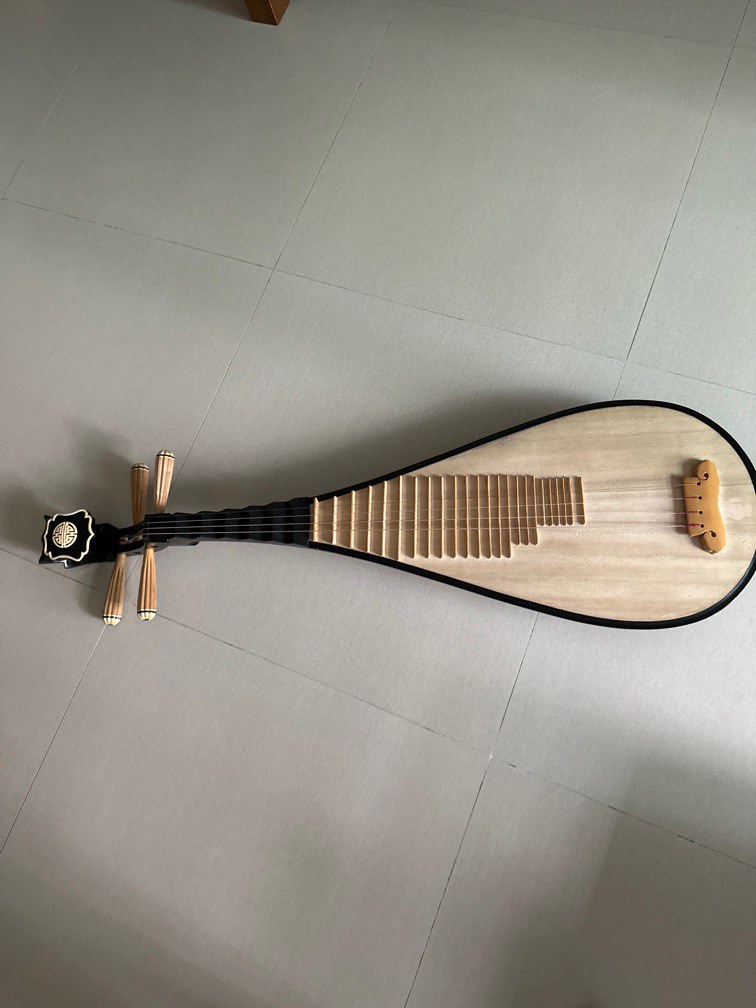 Shanghai Dunhuang Yun Pipa, Hobbies & Toys, Music & Media, Musical ...