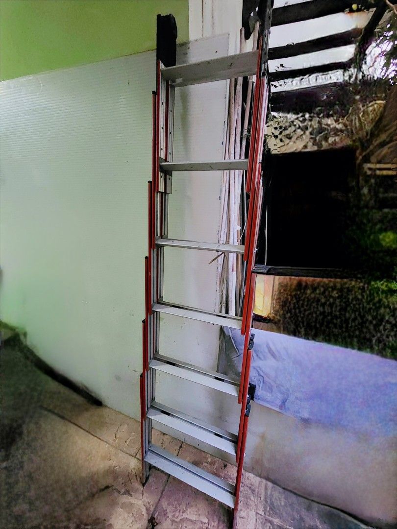 Telescopic extendable/collapsible ladder (From