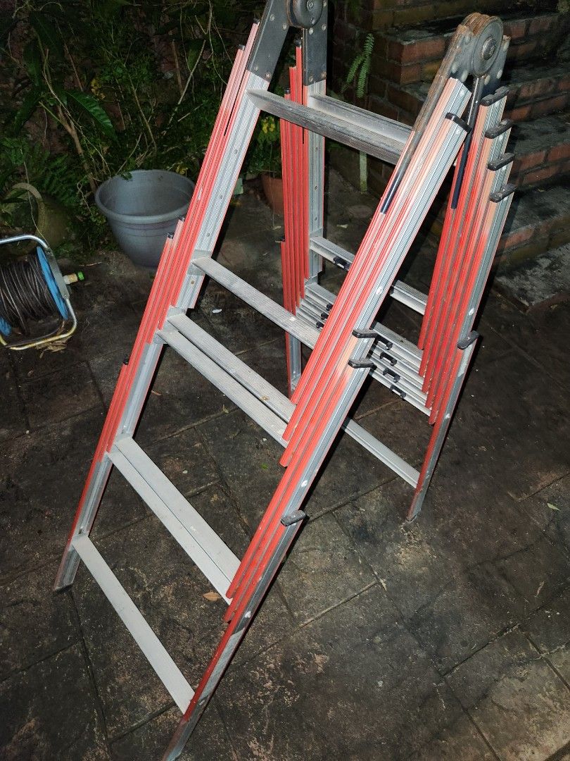 Telescopic extendable/collapsible ladder (From