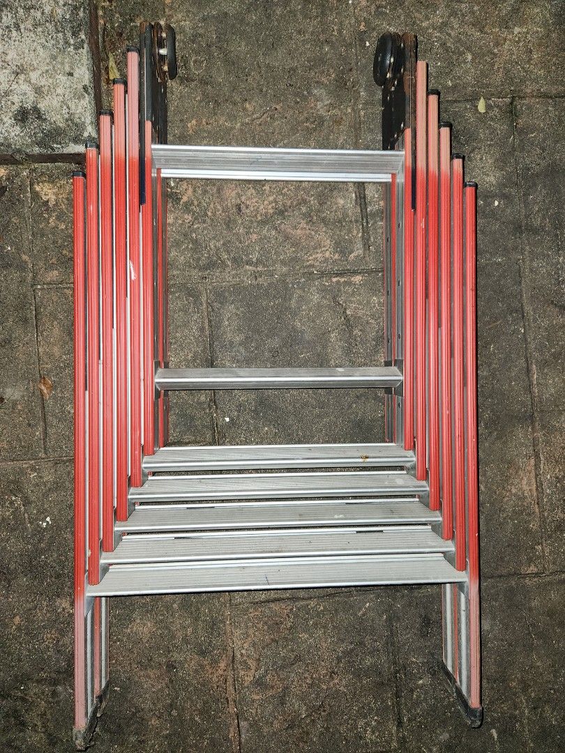 Telescopic extendable/collapsible ladder (From