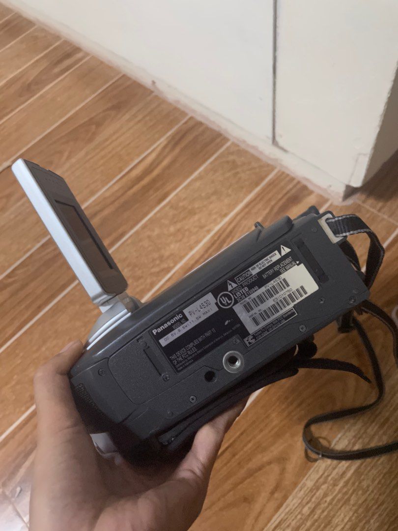 VHS CAMERA, Photography, Video Cameras on Carousell