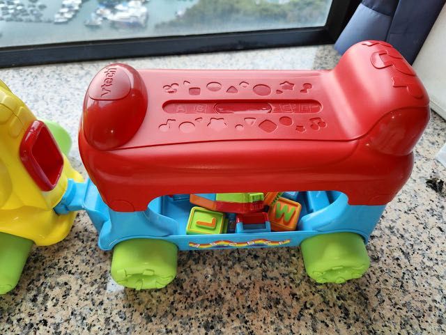 VTech Alphabet Train 字母火車, 兒童＆孕婦用品, 嬰兒玩具 - Carousell