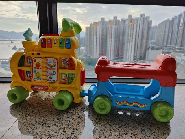 VTech Alphabet Train 字母火車, 兒童＆孕婦用品, 嬰兒玩具 - Carousell