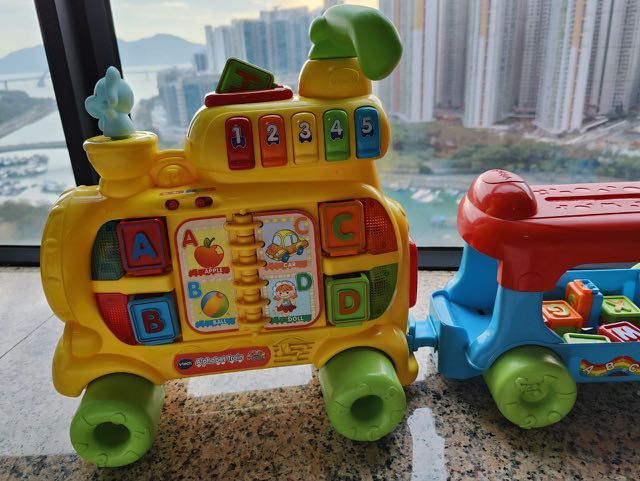 VTech Alphabet Train 字母火車, 兒童＆孕婦用品, 嬰兒玩具 - Carousell