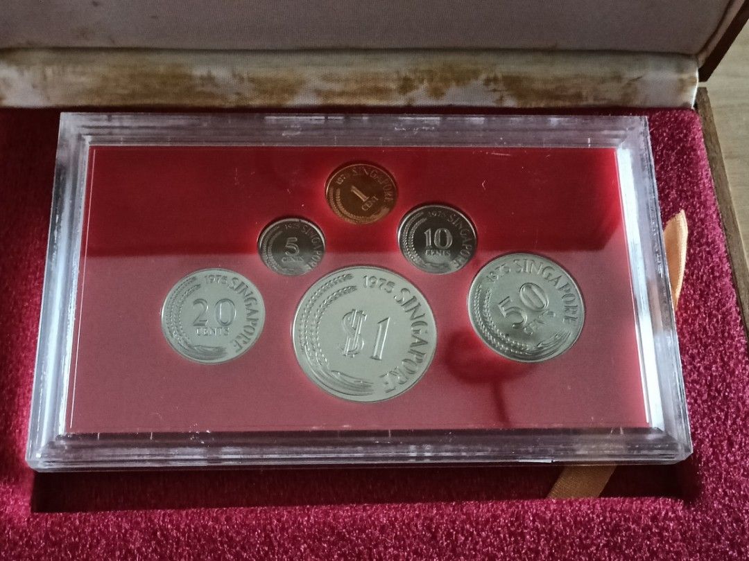 Singapore Proof Coin Sets 1975 With-box & certificate, Hobbies & Toys ...