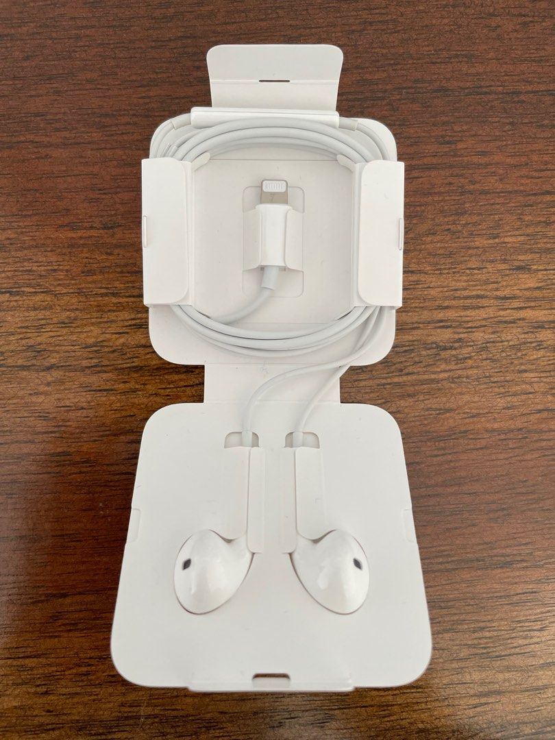 Apple lightning EarPods, Audio, Earphones on Carousell