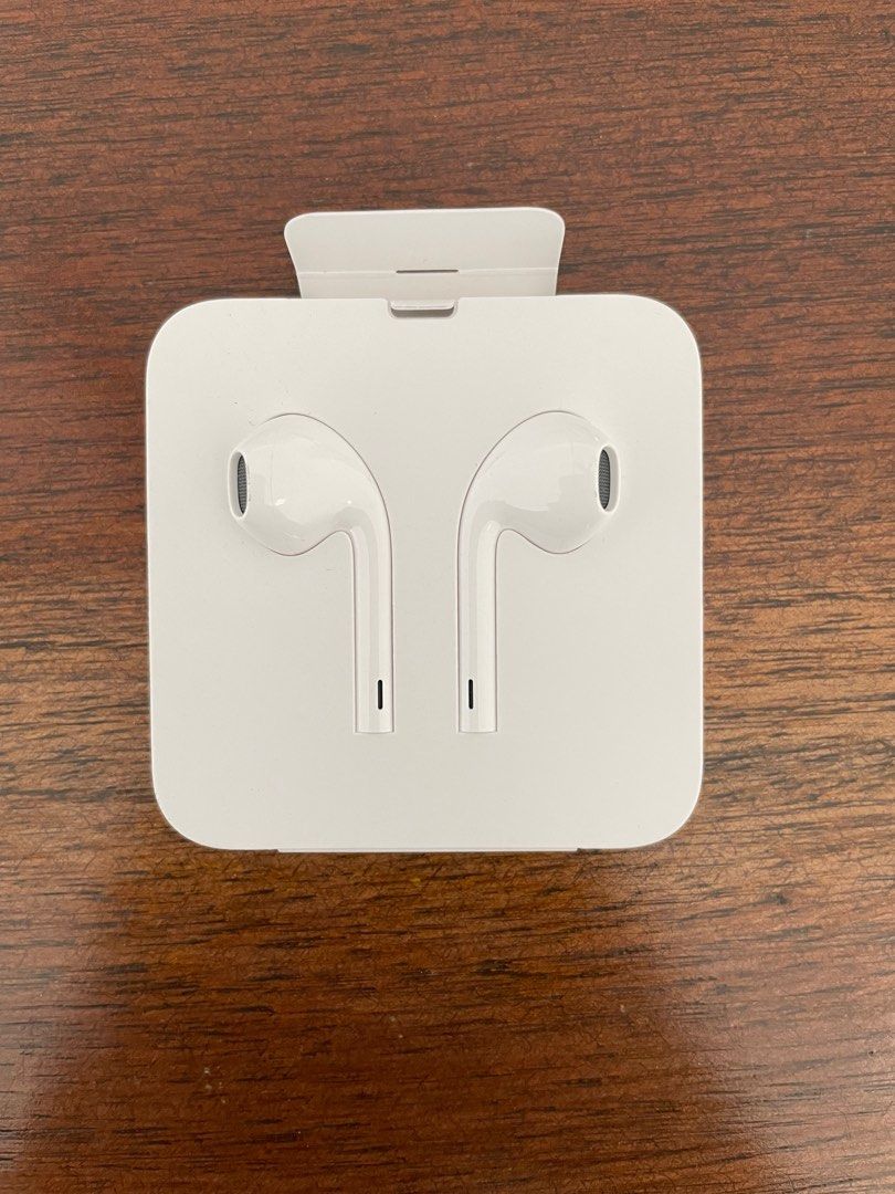 Apple lightning EarPods, Audio, Earphones on Carousell