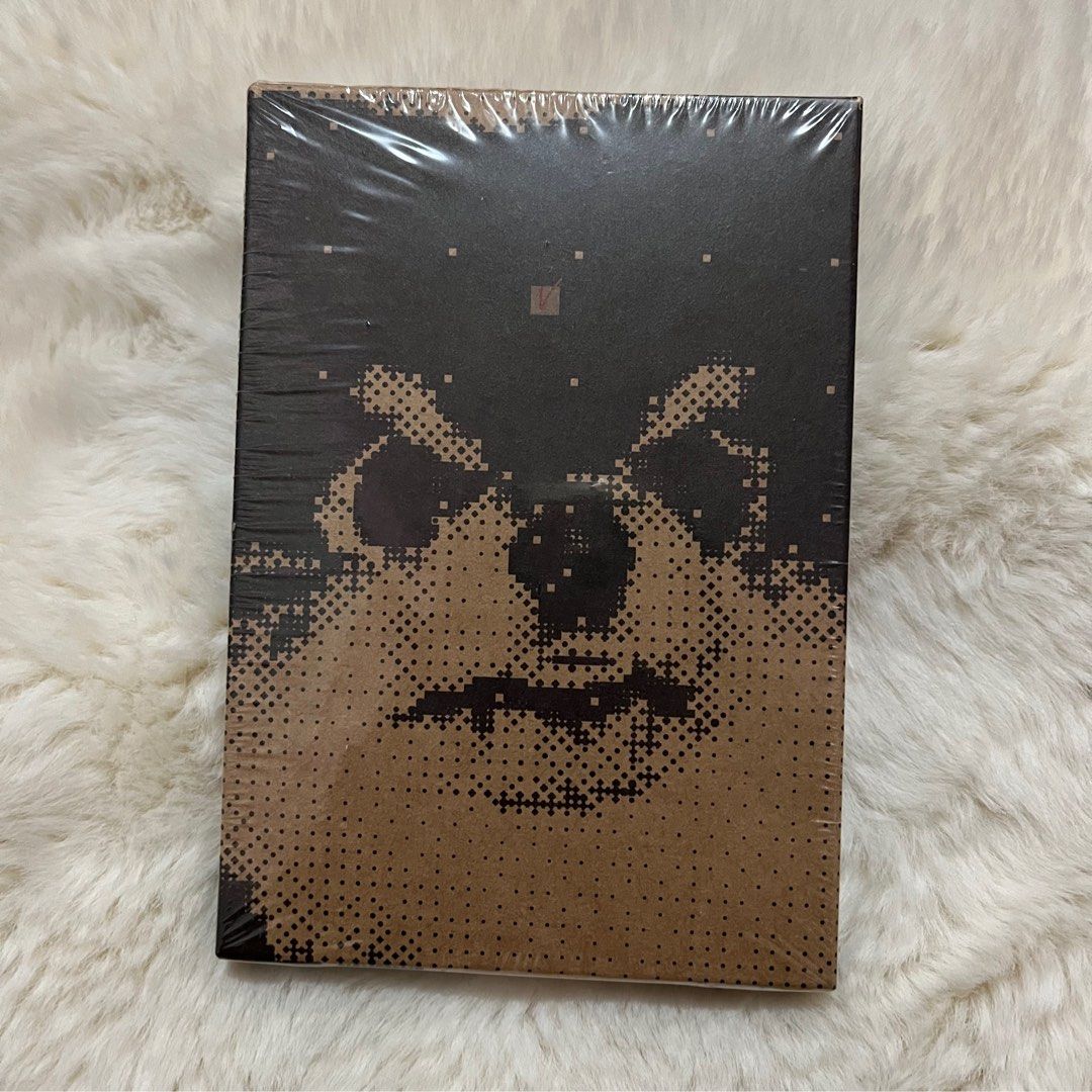 BTS V LayoVer Weverse version album (Sealed), Hobbies & Toys ...