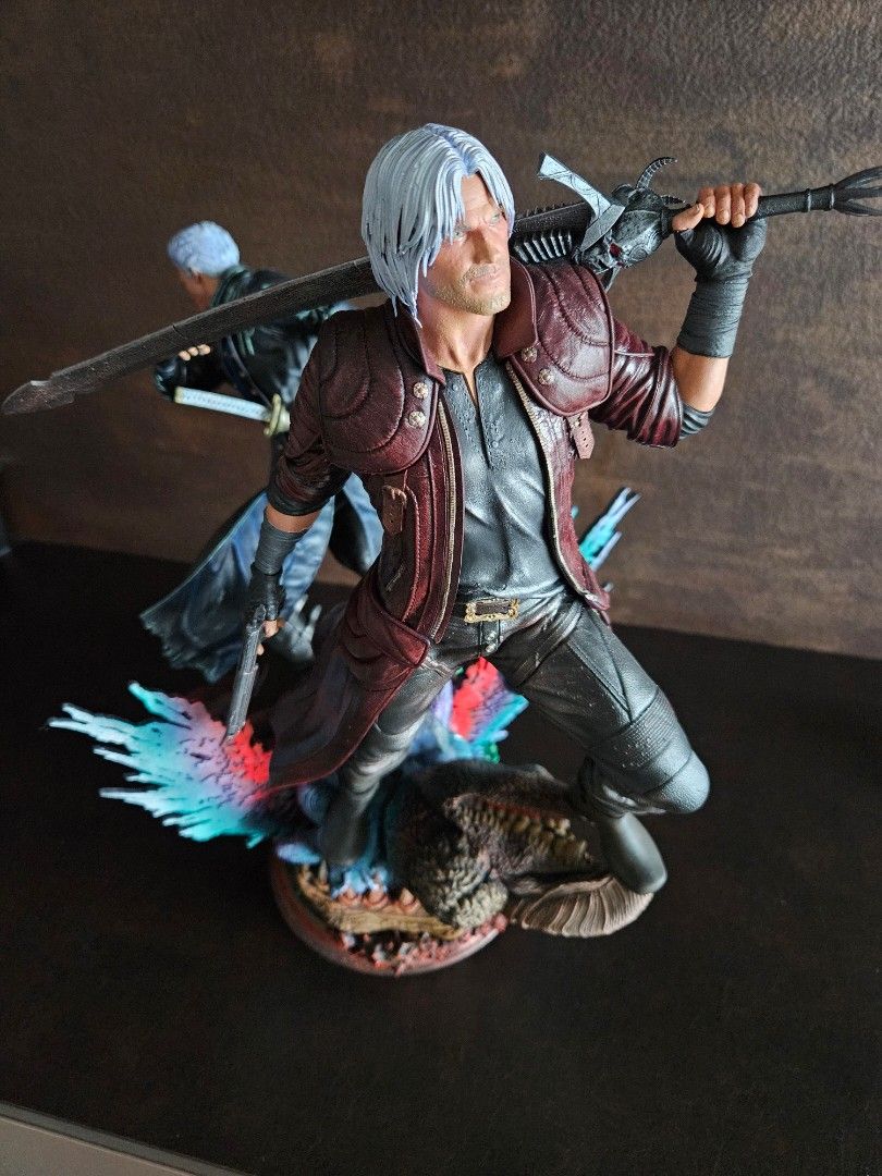 Devil May Cry - Dante & Vergil diorama, Hobbies & Toys, Toys & Games on ...