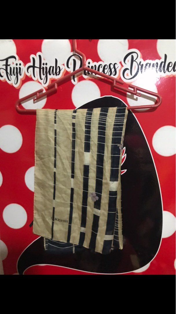 Giorgio ferri Italia, Fesyen Wanita, Muslim Fashion, Syal di Carousell